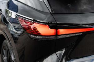 Melns Lexus RX 500h 2025 Viļņa, ar dzinēja tilpumu 2.39 L un nobraukumu 15 tūkst. km par 84900 €, foto 13 vietnē AUTOMOTO.COM.LV