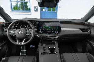Melns Lexus RX 500h 2025 Viļņa, ar dzinēja tilpumu 2.39 L un nobraukumu 15 tūkst. km par 84900 €, foto 16 vietnē AUTOMOTO.COM.LV