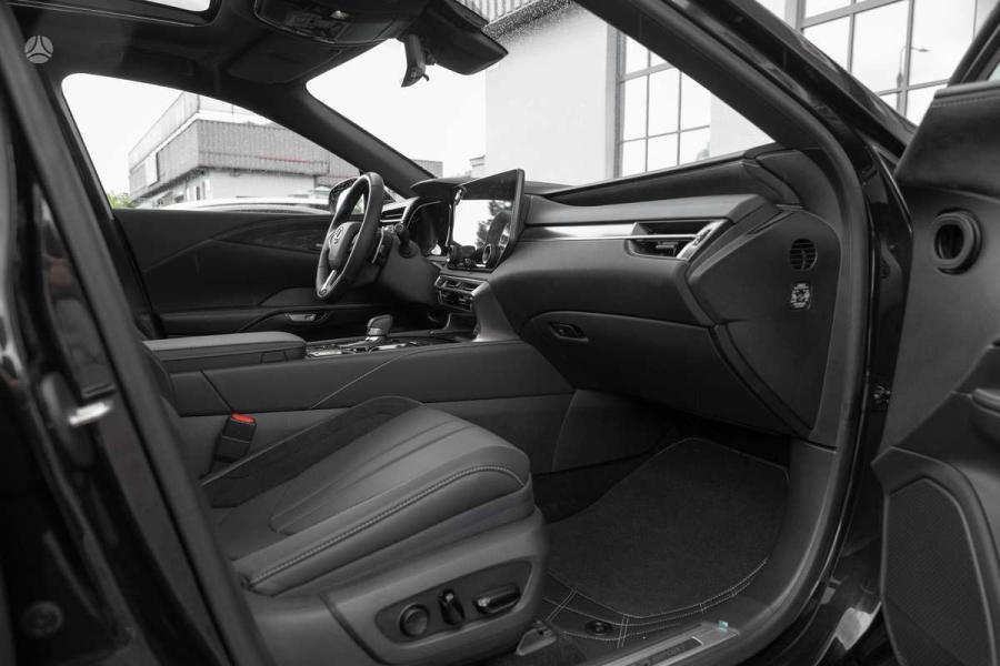 Melns Lexus RX 500h 2025 Viļņa, ar dzinēja tilpumu 2.39 L un nobraukumu 15 tūkst. km par 84900 €, foto 29 vietnē AUTOMOTO.COM.LV