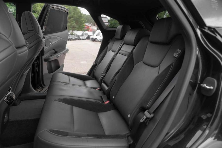 Melns Lexus RX 500h 2025 Viļņa, ar dzinēja tilpumu 2.39 L un nobraukumu 15 tūkst. km par 84900 €, foto 34 vietnē AUTOMOTO.COM.LV