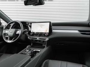 Brown Lexus RX 500h 2023 in Vilnius, with an engine capacity of 2.39 L and mileage of 50 thousand km for 65600 €, photo 7 on AUTOMOTO.COM.LV
