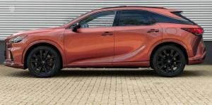 Brown Lexus RX 500h 2023 in Vilnius, with an engine capacity of 2.39 L and mileage of 50 thousand km for 65600 €, photo 8 on AUTOMOTO.COM.LV