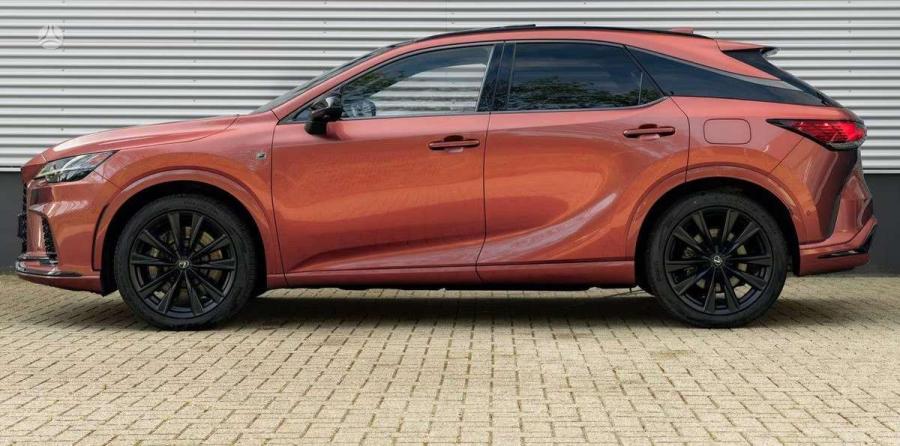 Brown Lexus RX 500h 2023 in Vilnius, with an engine capacity of 2.39 L and mileage of 50 thousand km for 65600 €, photo 8 on AUTOMOTO.COM.LV