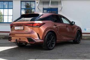 Brown Lexus RX 500h 2023 in Vilnius, with an engine capacity of 2.39 L and mileage of 46 thousand km for 65900 €, photo 8 on AUTOMOTO.COM.LV