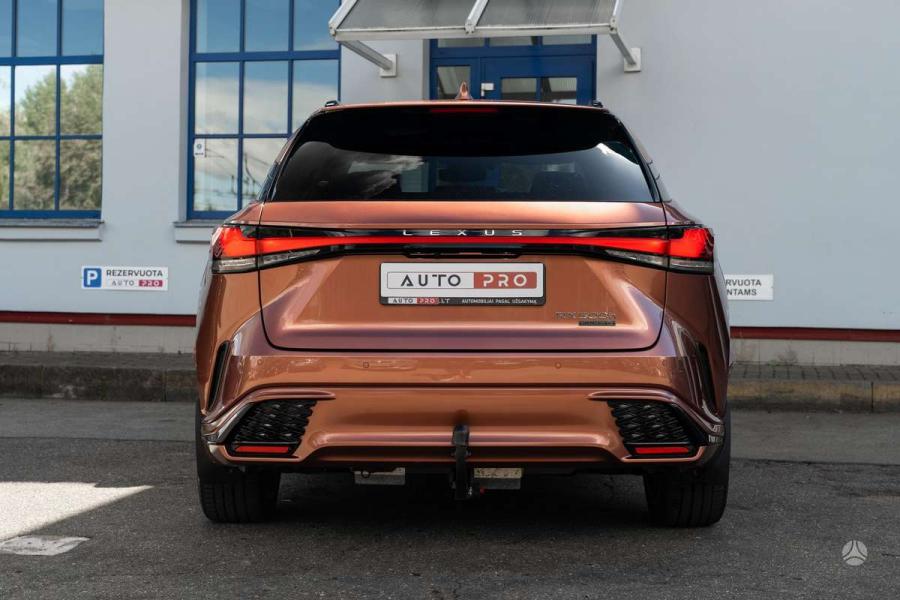 Brown Lexus RX 500h 2023 in Vilnius, with an engine capacity of 2.39 L and mileage of 46 thousand km for 65900 €, photo 9 on AUTOMOTO.COM.LV