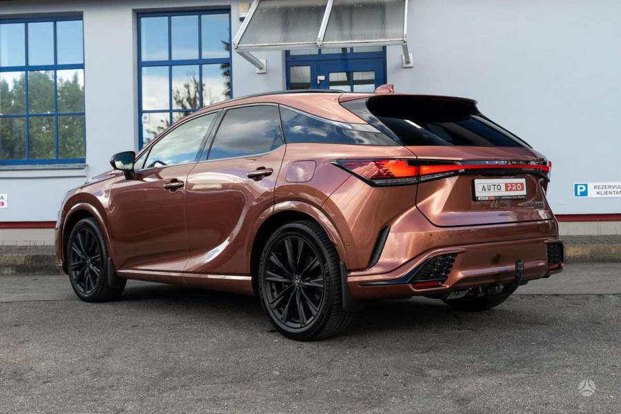 Brown Lexus RX 500h 2023 in Vilnius, with an engine capacity of 2.39 L and mileage of 46 thousand km for 65900 €, photo 10 on AUTOMOTO.COM.LV