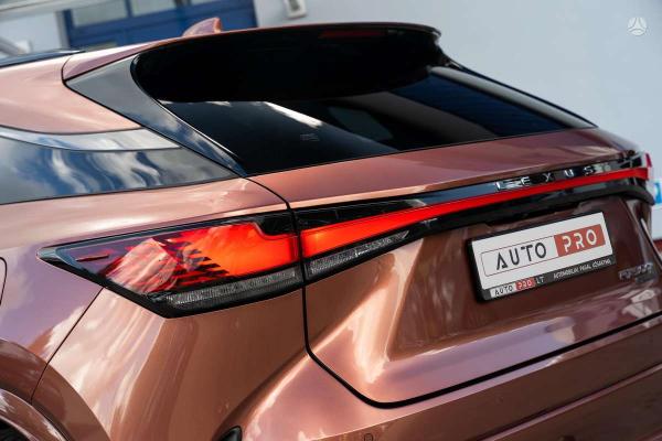 Коричневый Лексус RX 500h 2023 в Вильнюс, объемом двигателя 2.39 л и пробегом 46 тыс. км за 65900 €, фото 10 на AUTOMOTO.COM.LV