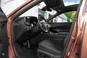 Brown Lexus RX 500h 2023 in Vilnius, with an engine capacity of 2.39 L and mileage of 46 thousand km for 65900 €, photo 16 on AUTOMOTO.COM.LV