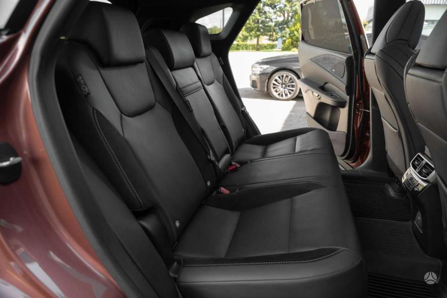 Brown Lexus RX 500h 2023 in Vilnius, with an engine capacity of 2.39 L and mileage of 46 thousand km for 65900 €, photo 35 on AUTOMOTO.COM.LV