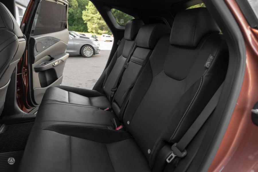 Brown Lexus RX 500h 2023 in Vilnius, with an engine capacity of 2.39 L and mileage of 46 thousand km for 65900 €, photo 37 on AUTOMOTO.COM.LV