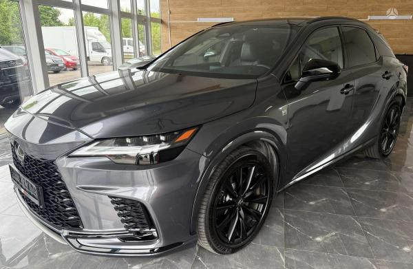 Pelēks Lexus RX 500h 2023 Panevēža, ar dzinēja tilpumu 2.40 L un nobraukumu 87 tūkst. km par 59900 €, foto 1 vietnē AUTOMOTO.COM.LV