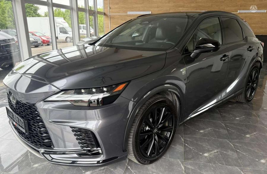 Pelēks Lexus RX 500h 2023 Panevēža, ar dzinēja tilpumu 2.40 L un nobraukumu 87 tūkst. km par 59900 €, foto 1 vietnē AUTOMOTO.COM.LV