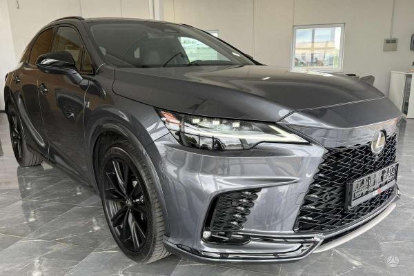 Pelēks Lexus RX 500h 2023 Panevēža, ar dzinēja tilpumu 2.40 L un nobraukumu 87 tūkst. km par 59900 €, foto 2 vietnē AUTOMOTO.COM.LV