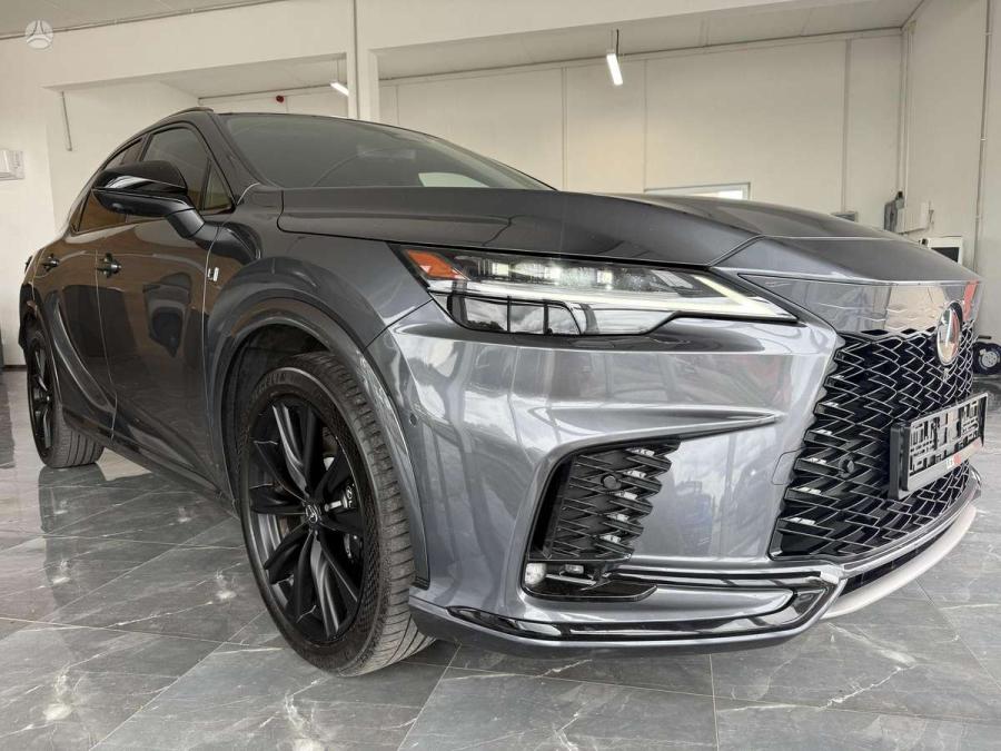 Pelēks Lexus RX 500h 2023 Panevēža, ar dzinēja tilpumu 2.40 L un nobraukumu 87 tūkst. km par 59900 €, foto 8 vietnē AUTOMOTO.COM.LV