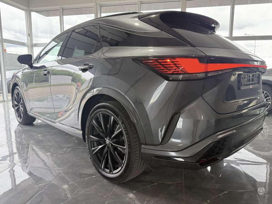 Pelēks Lexus RX 500h 2023 Panevēža, ar dzinēja tilpumu 2.40 L un nobraukumu 87 tūkst. km par 59900 €, foto 12 vietnē AUTOMOTO.COM.LV