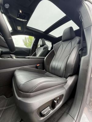 Pelēks Lexus RX 500h 2023 Panevēža, ar dzinēja tilpumu 2.40 L un nobraukumu 87 tūkst. km par 59900 €, foto 17 vietnē AUTOMOTO.COM.LV