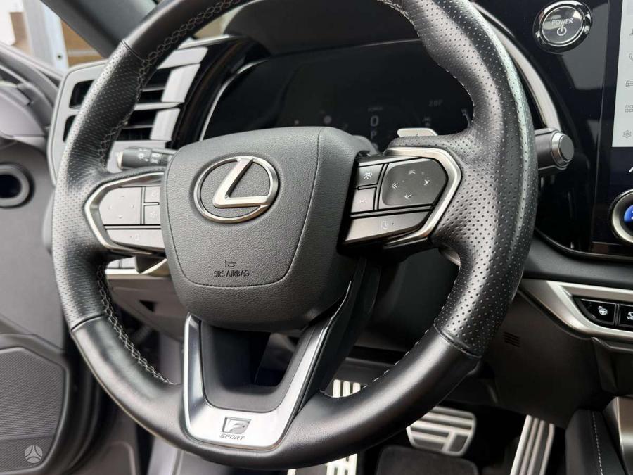 Pelēks Lexus RX 500h 2023 Panevēža, ar dzinēja tilpumu 2.40 L un nobraukumu 87 tūkst. km par 59900 €, foto 22 vietnē AUTOMOTO.COM.LV