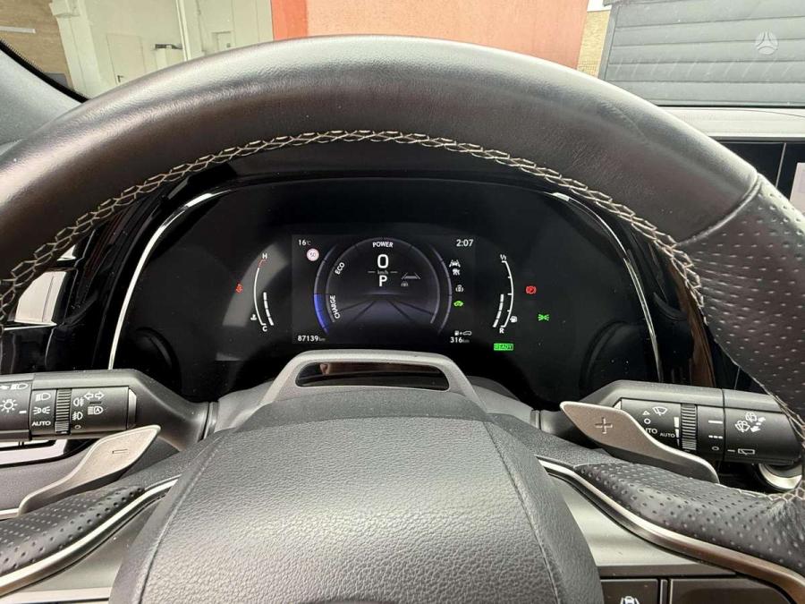 Pelēks Lexus RX 500h 2023 Panevēža, ar dzinēja tilpumu 2.40 L un nobraukumu 87 tūkst. km par 59900 €, foto 23 vietnē AUTOMOTO.COM.LV