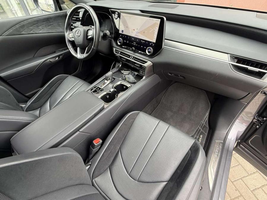 Pelēks Lexus RX 500h 2023 Panevēža, ar dzinēja tilpumu 2.40 L un nobraukumu 87 tūkst. km par 59900 €, foto 27 vietnē AUTOMOTO.COM.LV