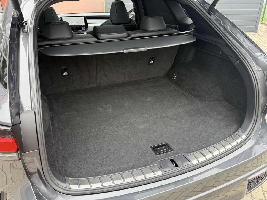 Pelēks Lexus RX 500h 2023 Panevēža, ar dzinēja tilpumu 2.40 L un nobraukumu 87 tūkst. km par 59900 €, foto 37 vietnē AUTOMOTO.COM.LV