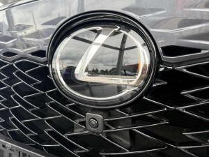 Pelēks Lexus RX 500h 2023 Panevēža, ar dzinēja tilpumu 2.40 L un nobraukumu 87 tūkst. km par 59900 €, foto 40 vietnē AUTOMOTO.COM.LV