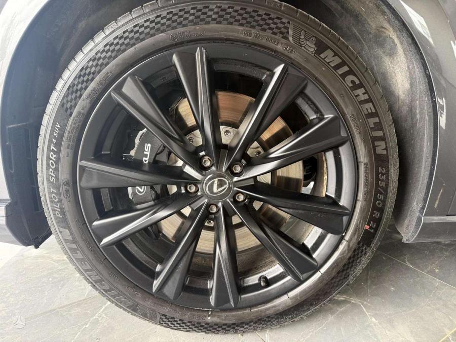 Pelēks Lexus RX 500h 2023 Panevēža, ar dzinēja tilpumu 2.40 L un nobraukumu 87 tūkst. km par 59900 €, foto 41 vietnē AUTOMOTO.COM.LV
