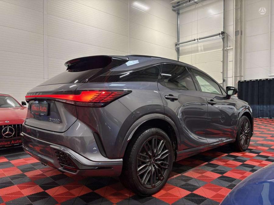 Grey Lexus RX 500h 2023 in Vilnius, with an engine capacity of 2.39 L and mileage of 79 thousand km for 62400 €, photo 5 on AUTOMOTO.COM.LV