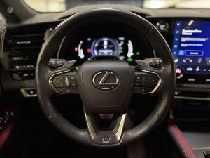 Grey Lexus RX 500h 2023 in Vilnius, with an engine capacity of 2.39 L and mileage of 79 thousand km for 62400 €, photo 23 on AUTOMOTO.COM.LV