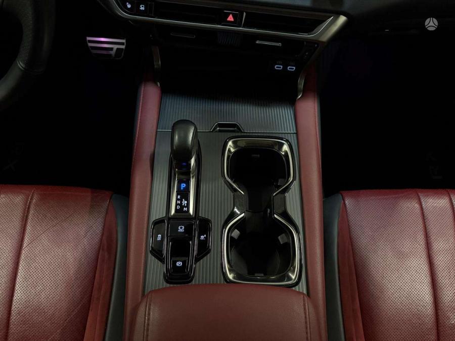 Grey Lexus RX 500h 2023 in Vilnius, with an engine capacity of 2.39 L and mileage of 79 thousand km for 62400 €, photo 25 on AUTOMOTO.COM.LV