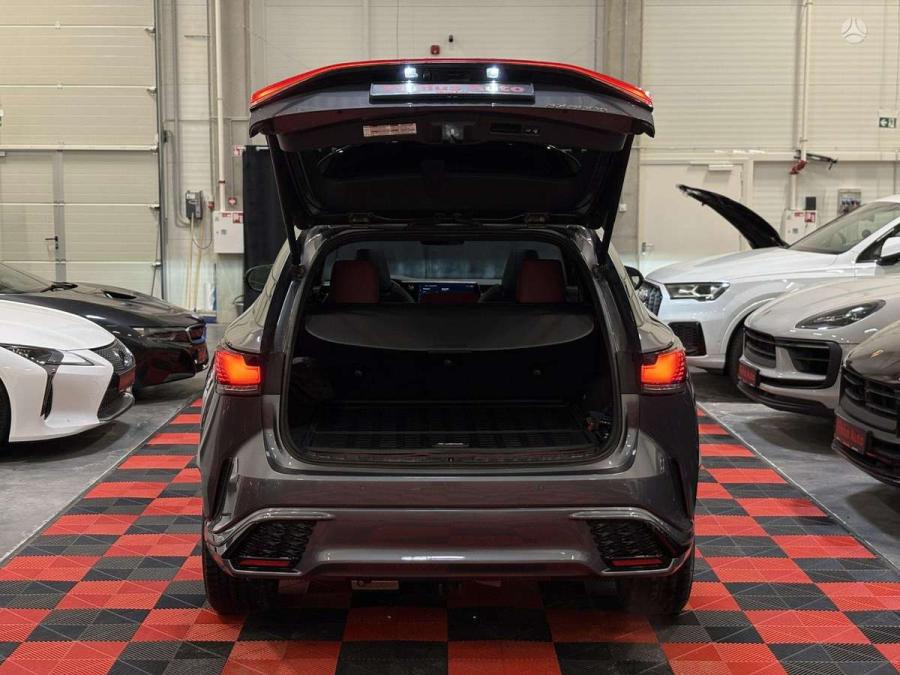 Grey Lexus RX 500h 2023 in Vilnius, with an engine capacity of 2.39 L and mileage of 79 thousand km for 62400 €, photo 35 on AUTOMOTO.COM.LV