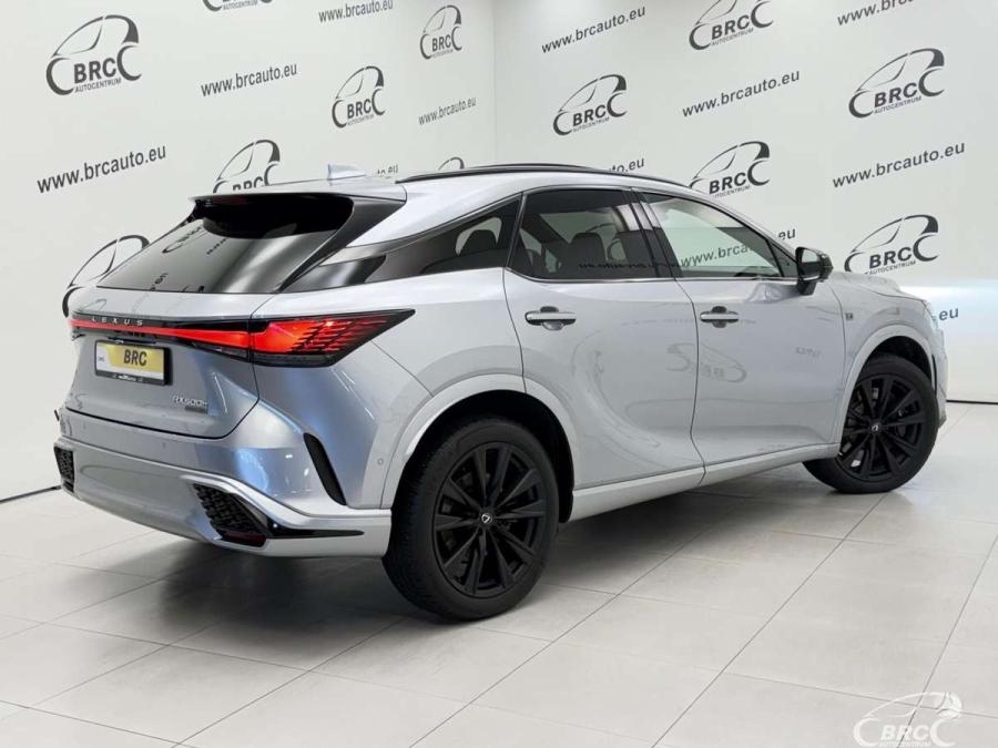 Pelēks Lexus RX 500h 2023 Viļņa, ar dzinēja tilpumu 2.39 L un nobraukumu 17 tūkst. km par 62900 €, foto 4 vietnē AUTOMOTO.COM.LV