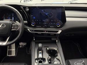Pelēks Lexus RX 500h 2023 Viļņa, ar dzinēja tilpumu 2.39 L un nobraukumu 17 tūkst. km par 62900 €, foto 22 vietnē AUTOMOTO.COM.LV