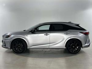 Pelēks Lexus RX 500h 2024 Viļņa, ar dzinēja tilpumu 2.39 L un nobraukumu 125 tūkst. km par 61900 €, foto 4 vietnē AUTOMOTO.COM.LV