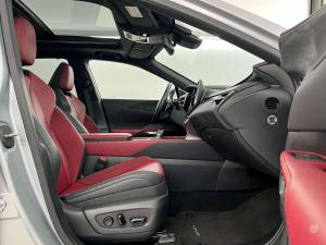 Pelēks Lexus RX 500h 2024 Viļņa, ar dzinēja tilpumu 2.39 L un nobraukumu 125 tūkst. km par 61900 €, foto 7 vietnē AUTOMOTO.COM.LV