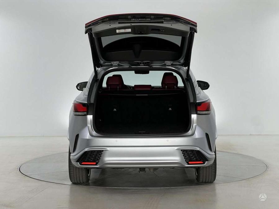 Pelēks Lexus RX 500h 2024 Viļņa, ar dzinēja tilpumu 2.39 L un nobraukumu 125 tūkst. km par 61900 €, foto 11 vietnē AUTOMOTO.COM.LV
