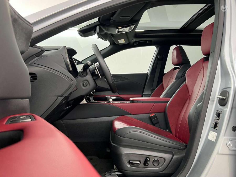 Pelēks Lexus RX 500h 2024 Viļņa, ar dzinēja tilpumu 2.39 L un nobraukumu 125 tūkst. km par 61900 €, foto 12 vietnē AUTOMOTO.COM.LV