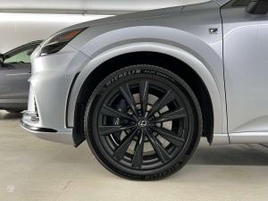 Pelēks Lexus RX 500h 2024 Viļņa, ar dzinēja tilpumu 2.39 L un nobraukumu 125 tūkst. km par 61900 €, foto 16 vietnē AUTOMOTO.COM.LV