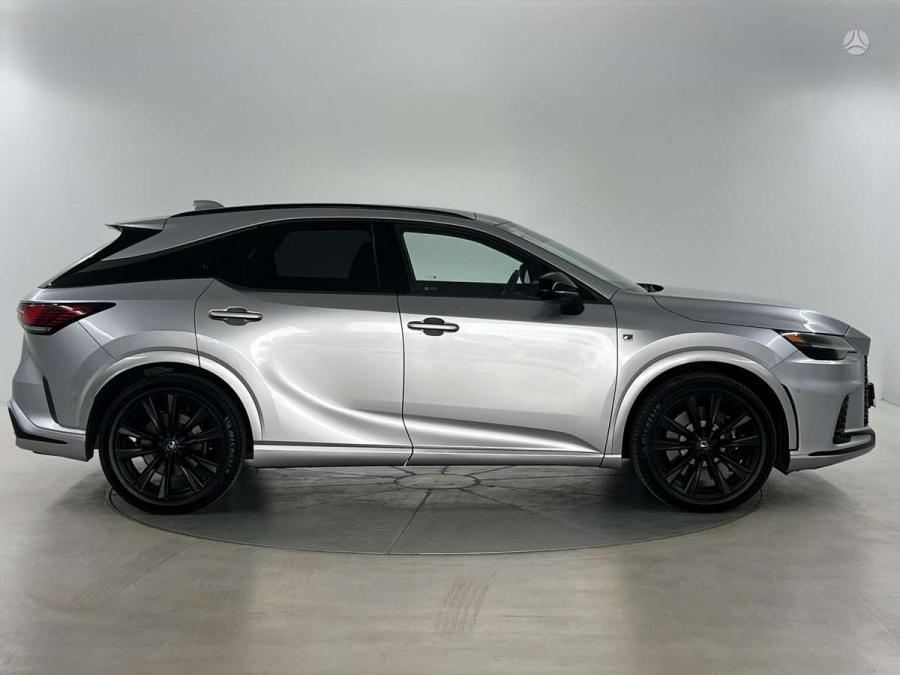 Pelēks Lexus RX 500h 2024 Viļņa, ar dzinēja tilpumu 2.39 L un nobraukumu 125 tūkst. km par 61900 €, foto 17 vietnē AUTOMOTO.COM.LV