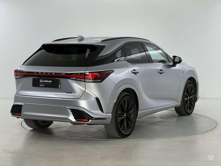 Pelēks Lexus RX 500h 2024 Viļņa, ar dzinēja tilpumu 2.39 L un nobraukumu 125 tūkst. km par 61900 €, foto 21 vietnē AUTOMOTO.COM.LV