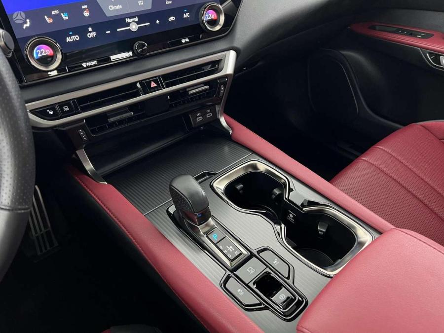 Pelēks Lexus RX 500h 2024 Viļņa, ar dzinēja tilpumu 2.39 L un nobraukumu 125 tūkst. km par 61900 €, foto 24 vietnē AUTOMOTO.COM.LV