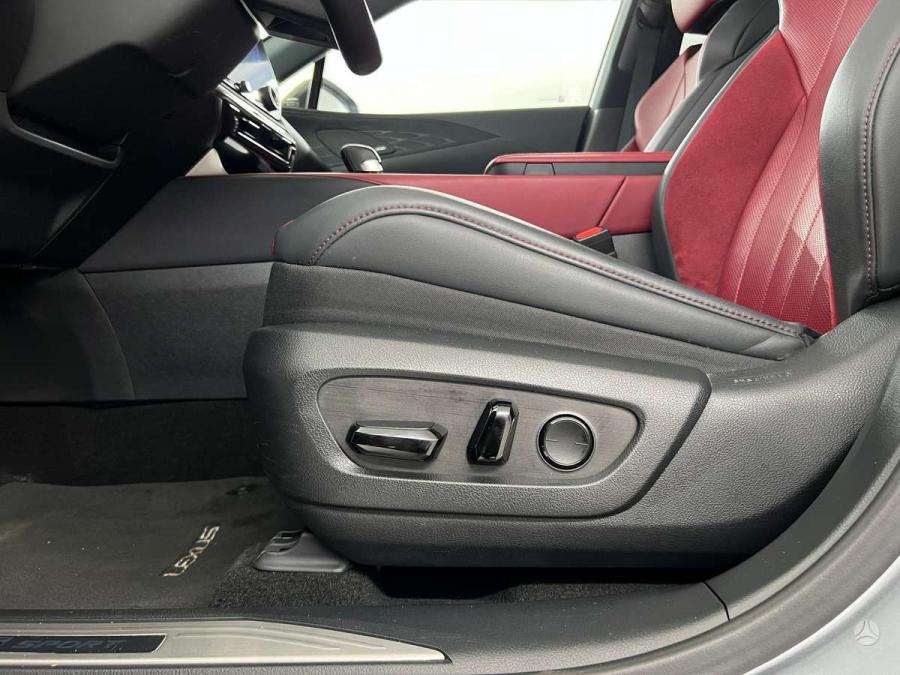 Pelēks Lexus RX 500h 2024 Viļņa, ar dzinēja tilpumu 2.39 L un nobraukumu 125 tūkst. km par 61900 €, foto 25 vietnē AUTOMOTO.COM.LV