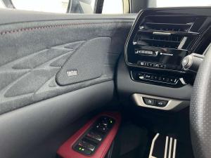 Pelēks Lexus RX 500h 2024 Viļņa, ar dzinēja tilpumu 2.39 L un nobraukumu 125 tūkst. km par 61900 €, foto 28 vietnē AUTOMOTO.COM.LV