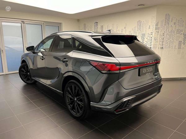 Pelēks Lexus RX 500h 2026 Kauņa, ar dzinēja tilpumu 2.39 L un nobraukumu 10 tūkst. km par 88000 €, foto 2 vietnē AUTOMOTO.COM.LV