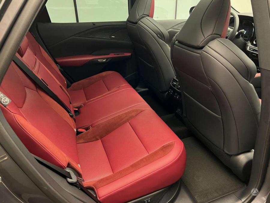 Pelēks Lexus RX 500h 2026 Kauņa, ar dzinēja tilpumu 2.39 L un nobraukumu 10 tūkst. km par 88000 €, foto 8 vietnē AUTOMOTO.COM.LV