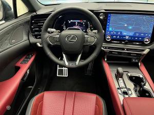 Pelēks Lexus RX 500h 2026 Kauņa, ar dzinēja tilpumu 2.39 L un nobraukumu 10 tūkst. km par 88000 €, foto 10 vietnē AUTOMOTO.COM.LV