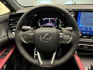 Pelēks Lexus RX 500h 2026 Kauņa, ar dzinēja tilpumu 2.39 L un nobraukumu 10 tūkst. km par 88000 €, foto 26 vietnē AUTOMOTO.COM.LV