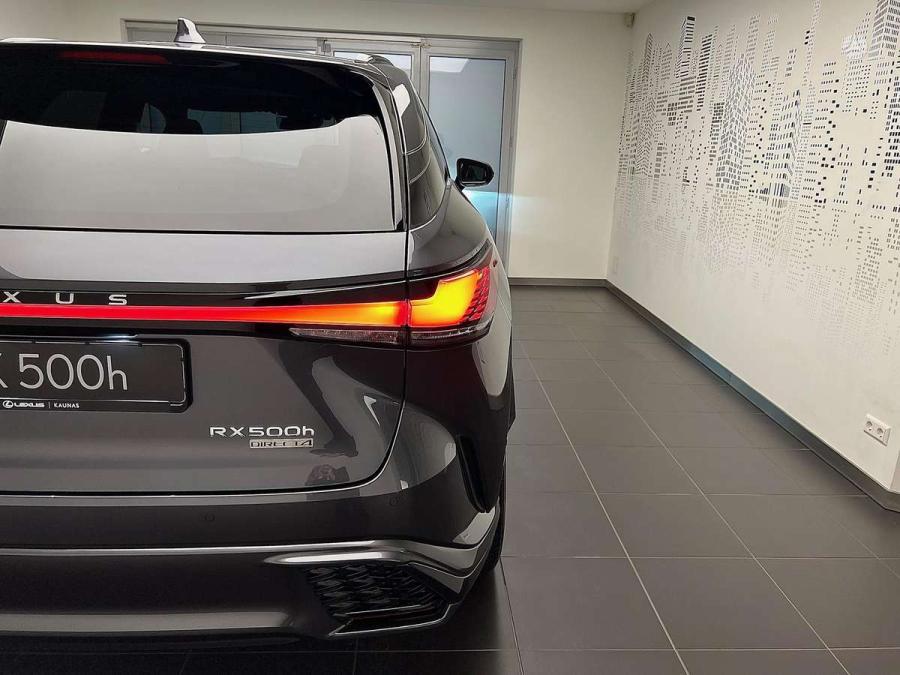Pelēks Lexus RX 500h 2026 Kauņa, ar dzinēja tilpumu 2.39 L un nobraukumu 10 tūkst. km par 88000 €, foto 37 vietnē AUTOMOTO.COM.LV