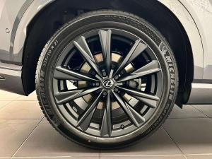 Pelēks Lexus RX 500h 2026 Kauņa, ar dzinēja tilpumu 2.39 L un nobraukumu 10 tūkst. km par 88000 €, foto 39 vietnē AUTOMOTO.COM.LV
