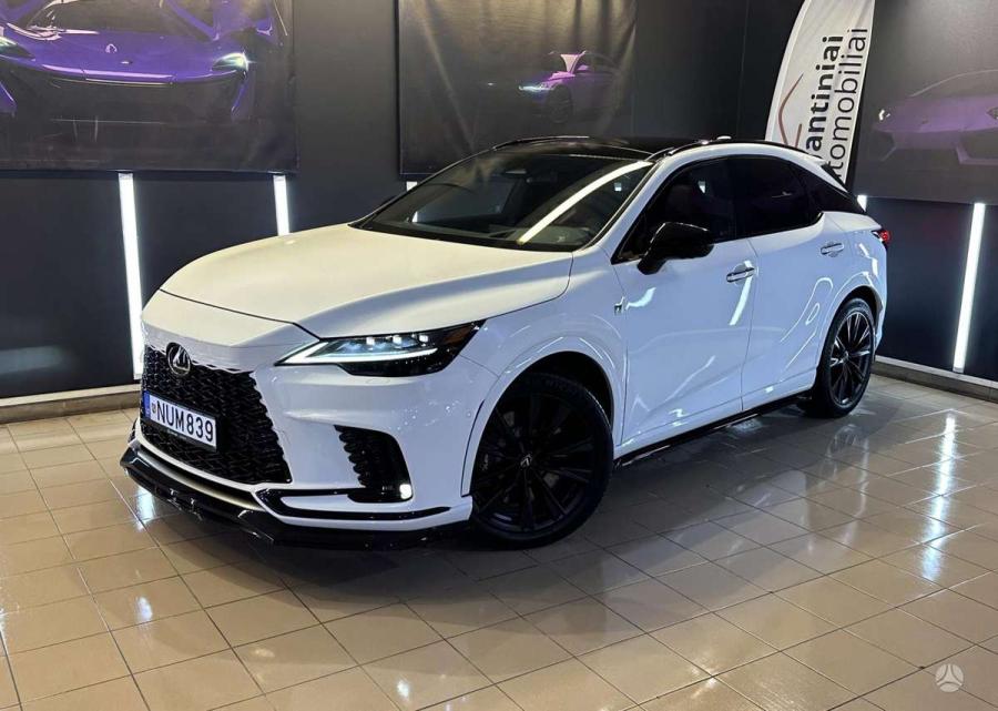 Белый Лексус RX 500h 2023 в Вильнюс, объемом двигателя 2.40 л и пробегом 38 тыс. км за 69750 €, фото 1 на AUTOMOTO.COM.LV
