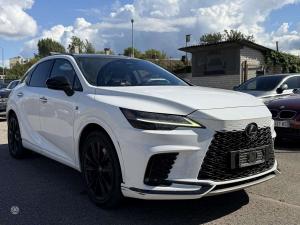 Balts Lexus RX 500h 2023 Viļņa, ar dzinēja tilpumu 0.00 L un nobraukumu 114 tūkst. km par 49900 €, foto 3 vietnē AUTOMOTO.COM.LV
